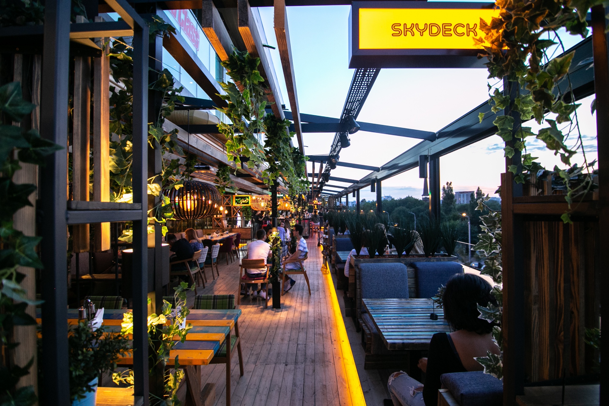 KLANdestin - Restaurant și Bar | Titan